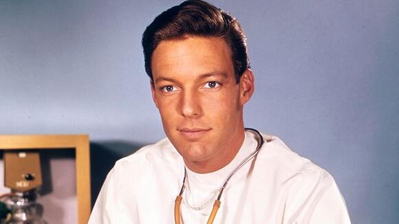 The Once-Secret Gay Life Of Richard Chamberlain, Who Played It Straight ...