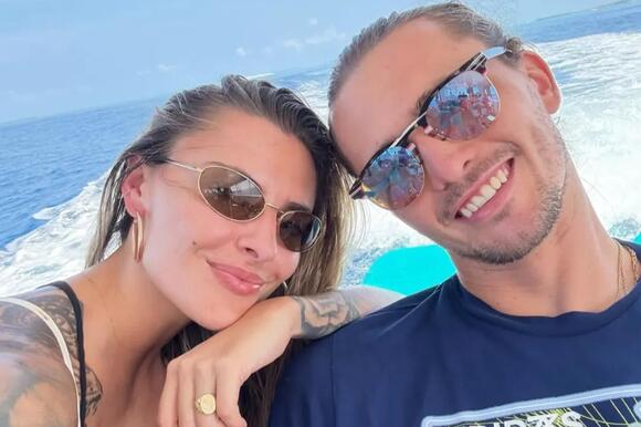 Alexander Zverev and Girlfriend Sophia Thomalla Share a Kiss on the ...