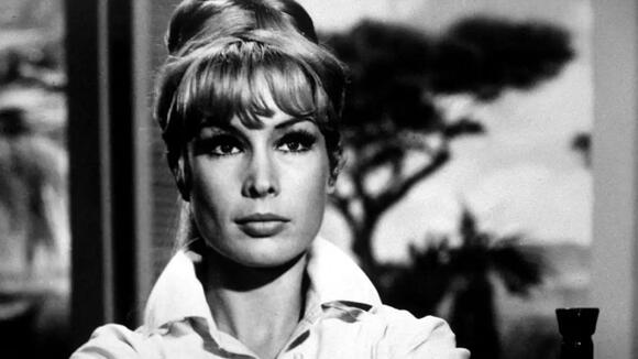'I Dream of Jeannie' Star Barbara Eden, 94, Hardly Looks Her Age as She ...