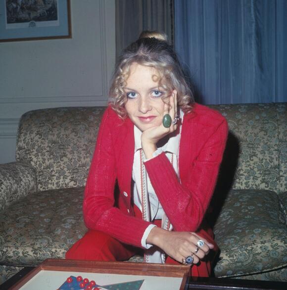 Twiggy Is Being Praised For A 58-Year-Old Interview Where She Expertly ...