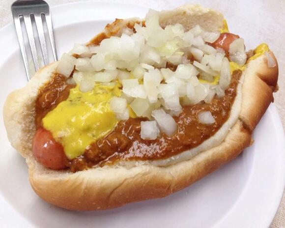 26 Legendary Hot Dog Stands Across America - NewsBreak