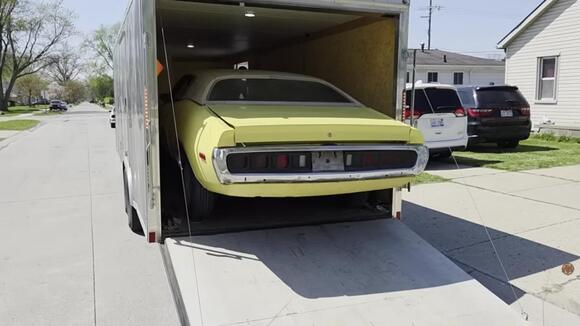 This Barn-Find 1972 Dodge Charger Is One Of The Rarest 440 Six Pack ...