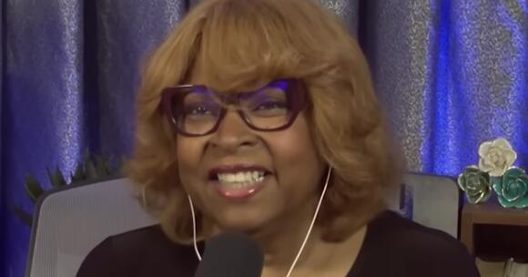 With Decades of Enduring Howard Stern, Resilient Robin Quivers, 73, Is ...