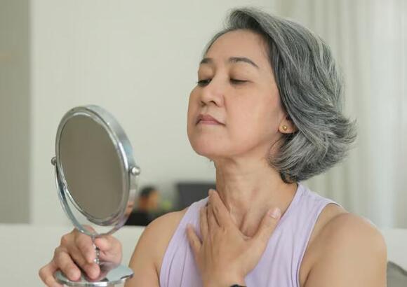 Over 50? Skin Experts Say This Is How To Tighten An Aging Neck And ...