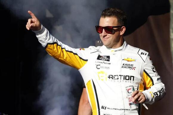 Exclusive: Catching Up With ‘The Dinger’ — the Past, Present and Future ...