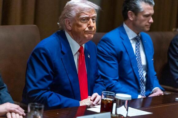 Trump Economic Advisor Shuts Down 'Insider Trading at the White House ...