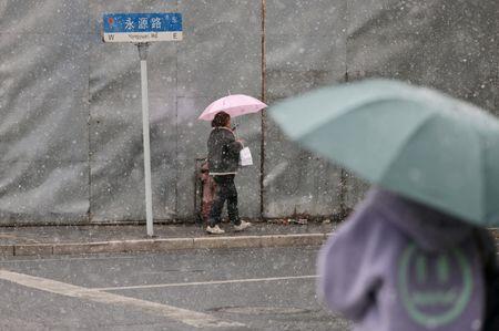 Wave of low temperature brings rare snowfall to Shanghai - NewsBreak