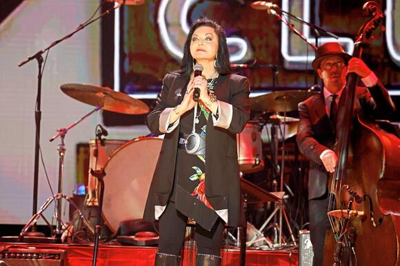 Country Singer Crystal Gayle Forced to Cancel Recent Appearance in ...