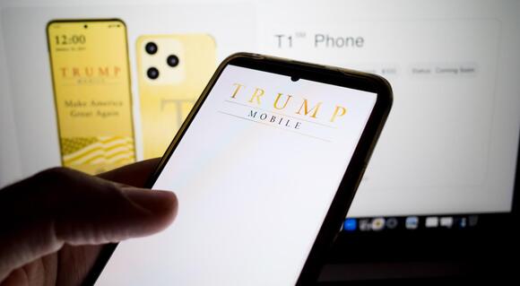 590,000 buyers paid $59 million for Trump's gold phone — not 1 has ...