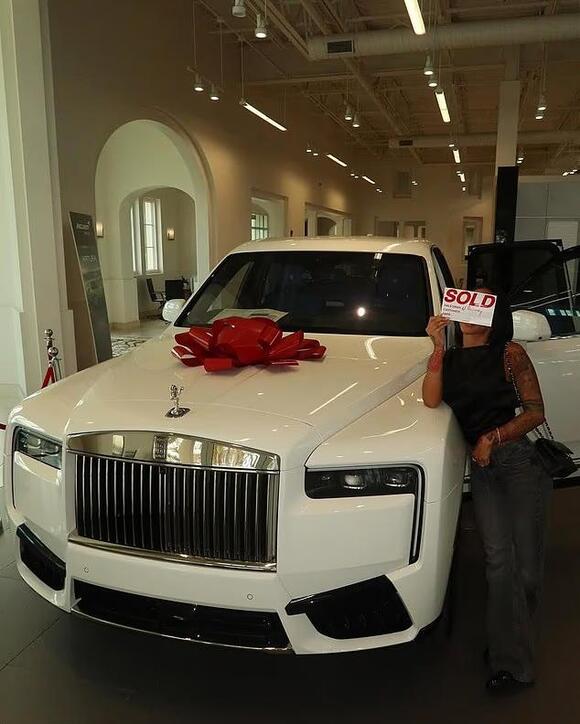 Wild moment 49ers star Kendrick Bourne is handed wad of cash on ...
