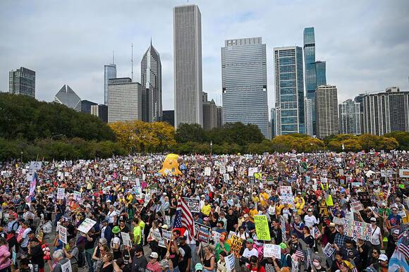 Donald Trump’s Bizarre Crowd-Size Diss in ‘No Kings’ Protests Rant ...