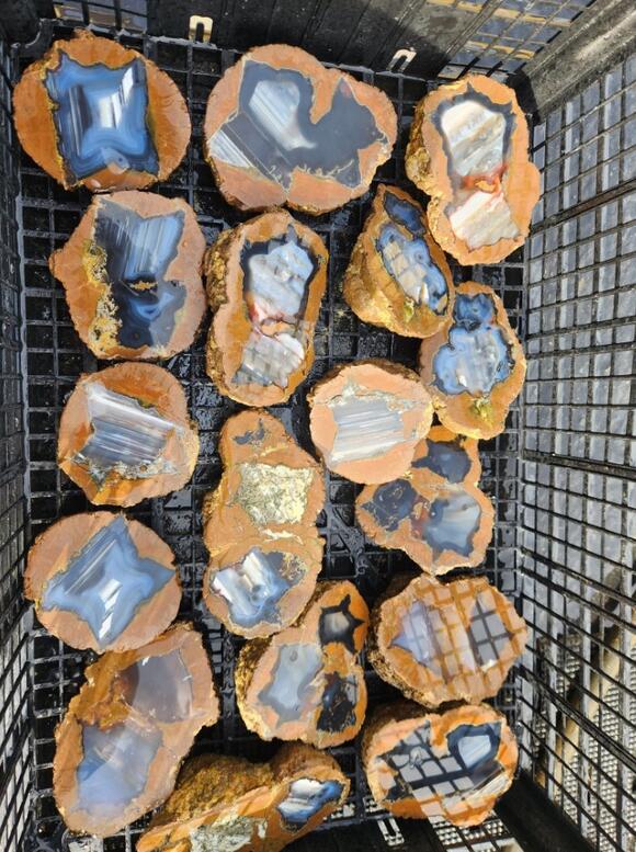 This Massive Gem & Mineral Event in Prineville Is a Rockhound’s Dream ...
