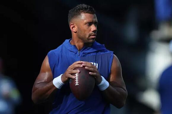 “Little Bit Corny”: Russell Wilson Responds After Seahawks Teammate ...