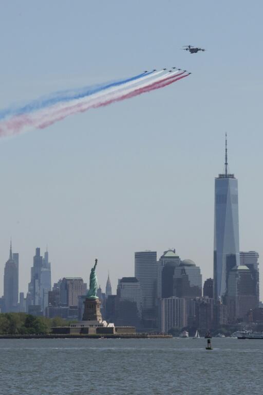French air force soars through NY skies in Statue of Liberty flyover ...