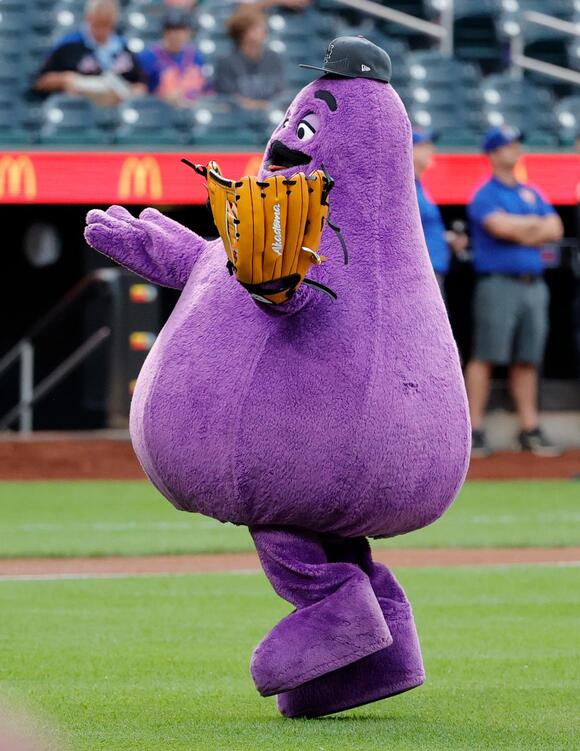 Grimace dials up a McGreat first pitch before Mets’ win at Citi Field