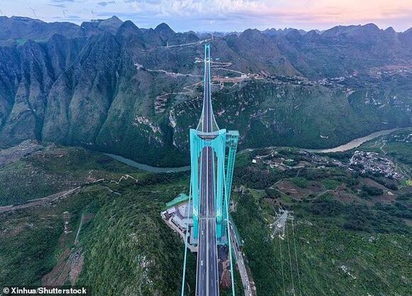 Nail-biting glass cafe opens at the top of the world's tallest bridge ...