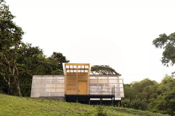 Tiny triangular cabin perches off a slope in Ecuador's cloud forest ...