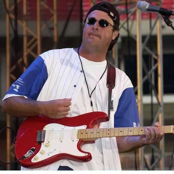 Vince Gill Will Release New Songs Once a Month for the Next Year ...