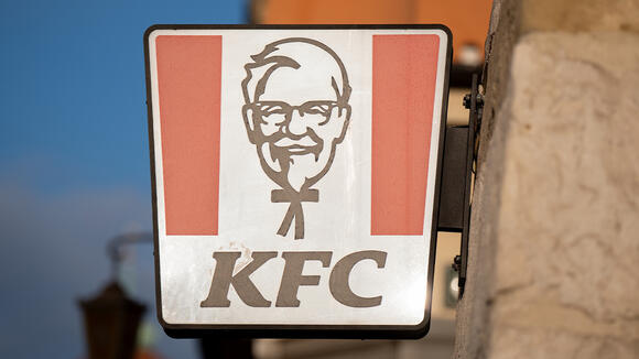 The Bear’s Matty Matheson Partners With KFC for New US Item - NewsBreak