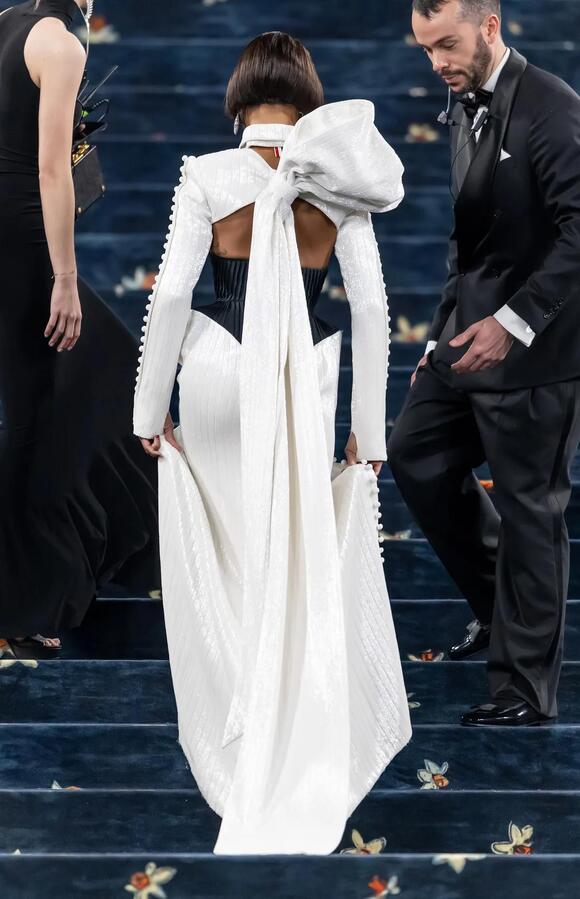 Zoe Saldaña Debuts Short Haircut at the Met Gala 2025, Sparking Buzz ...