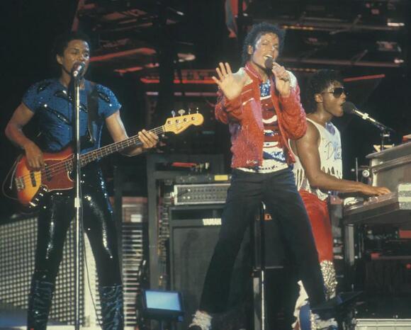 The Story Behind Michael Jackson’s Iconic Moonwalk [VIDEO] - NewsBreak