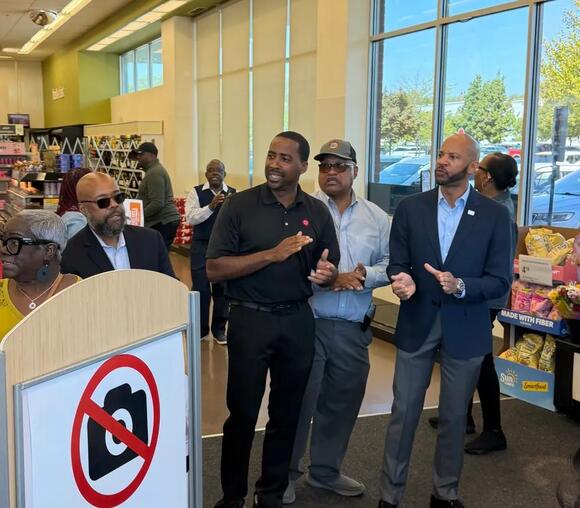 South siders protest planned Walgreens closure - NewsBreak