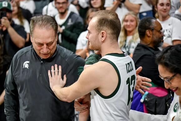Tom, Steven Izzo share heartwarming moment at Michigan State senior night