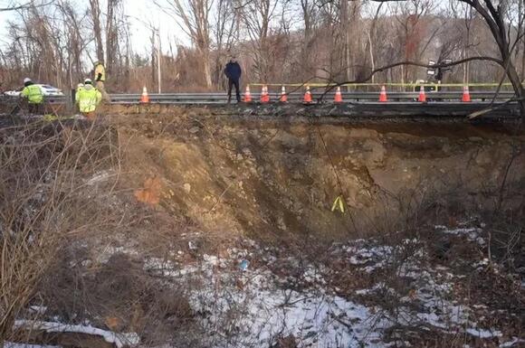Gigantic New Jersey sinkhole swallows Interstate 80 as route collapses ...