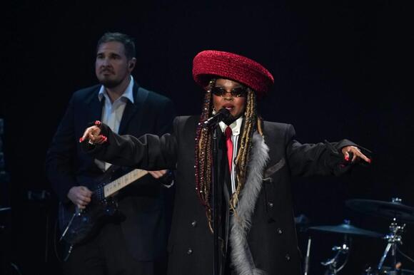 Lauryn Hill to Honor D’Angelo and Roberta Flack at the 2026 Grammy ...