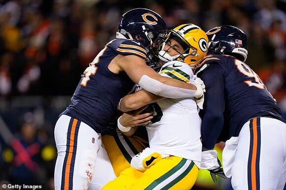 Sickening moment Chicago Bears WR DJ Moore is taken out by blindside ...