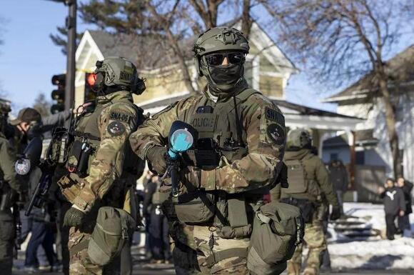 DHS claims its 'illegal' to film ICE agents, federal courts and First ...