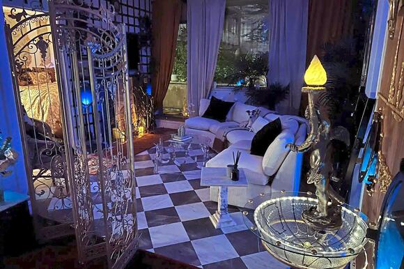 ‘Titanic’ Superfan Transforms Manhattan Apartment Into Replica of ...