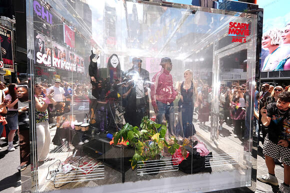 The ‘Scary Movie 6' Cast ‘Hotboxed' a Glass Box in the Middle of Times ...