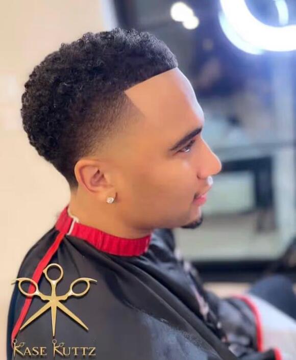 Top NFL quarterback looks unrecognizable after cutting off his hair in ...