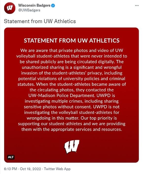 Topless locker room snaps of University of Wisconsin women's volleyball ...