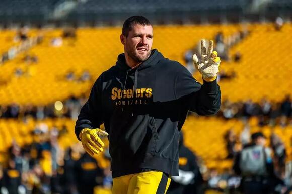 “He Beat Me in 0.05 Seconds”: TJ Watt Immediately Humbled Steelers TE ...