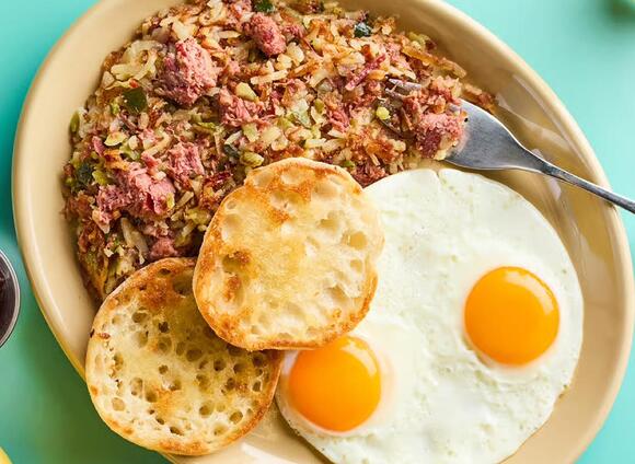 5 Restaurant Chains With the Best Corned Beef Hash Breakfasts ...