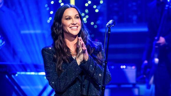 Alanis Morissette Covers “Last Christmas” on Fallon: Watch