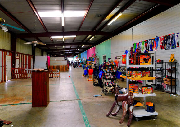 Best Flea Markets In The US For Antiques - NewsBreak