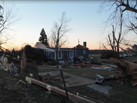 Clean-up begins in tornado-decimated communities in Ohio