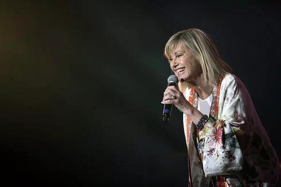 These 36 Country Singers Have Battled Cancer - NewsBreak