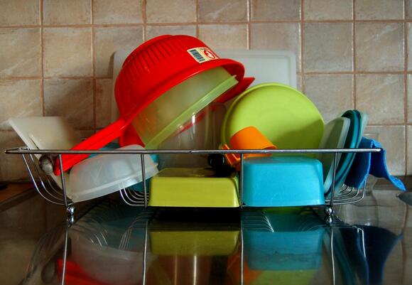 Stop Using Plastic: 10 Kitchen Items Like Cutting Boards And Sponges ...