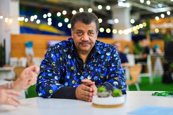 Neil deGrasse Tyson Backs Obama Saying Aliens ‘Are Real’ - NewsBreak