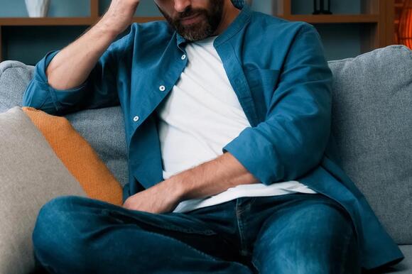 Man Revokes Invite for Relatives to Stay at His Apartment After They ...