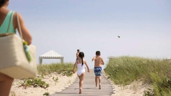 These family travel trends will shape vacations in 2026 - NewsBreak