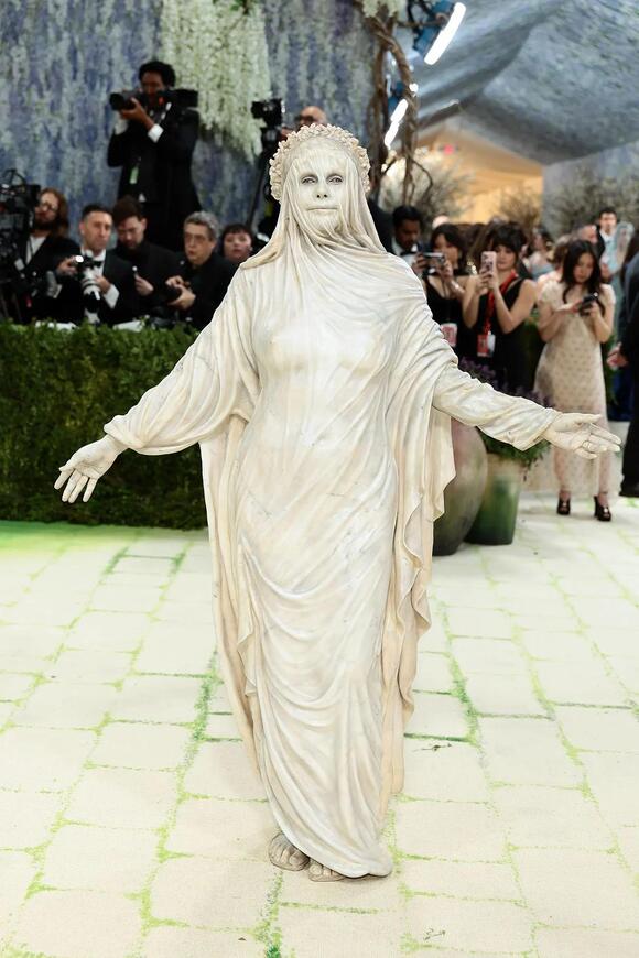 Models at the 2026 Met Gala - NewsBreak