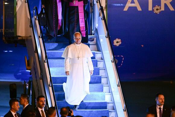 A Picture Of The Pope On A Plane With A Baseball Bat Is Going Super ...