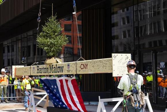 Hudson's site skyscraper reaches final height, becoming Detroit's ...