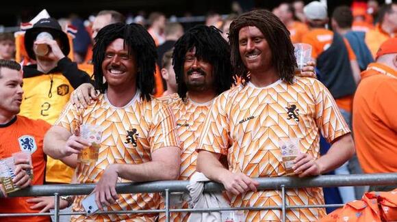 Netherlands Fans Don Blackface While Dressing Up As Soccer Star Ruud ...