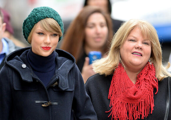 Taylor Swift’s Mom Andrea Swift, Downtime After a Whirlwind Year ...